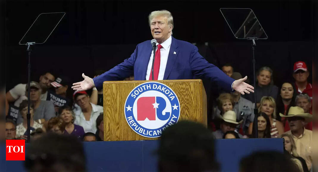Giuliani Bills: Trump hosts $100,000-per-person Bedminster fundraiser ...
