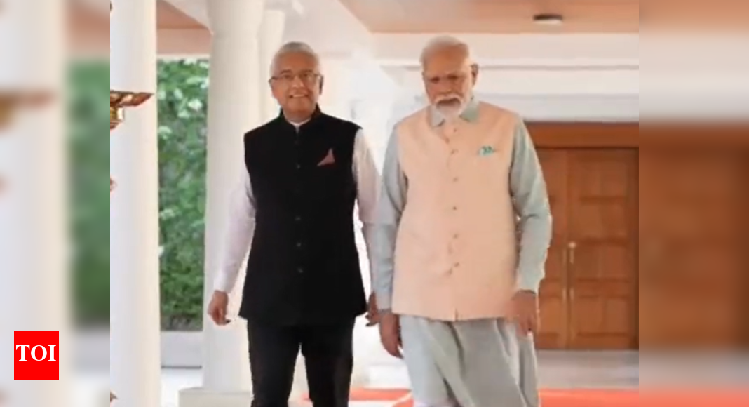 Mauritius: PM Modi holds bilateral meeting with his Mauritius ...