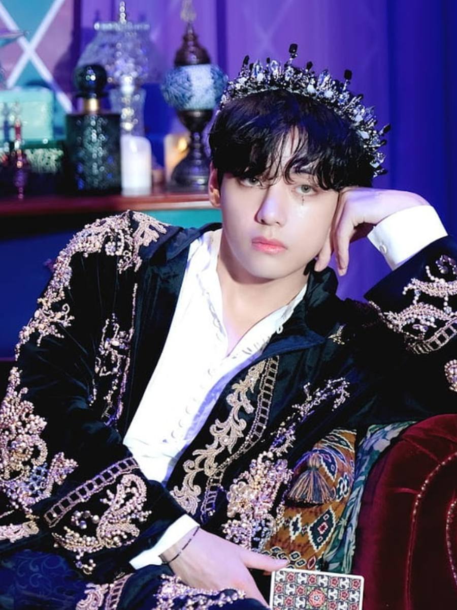 Lavish Home To Luxury Brand Deals: BTS Star V's Net Worth | Zoom TV