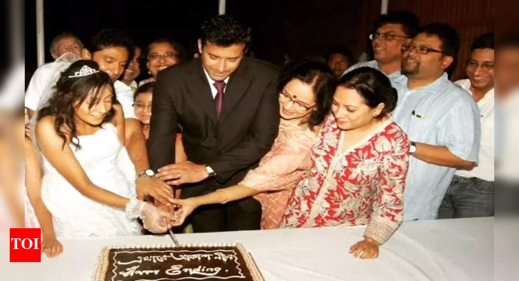 15 years of Ekhane Akash Neel: Aparajita Ghosh walks down memory lane ...