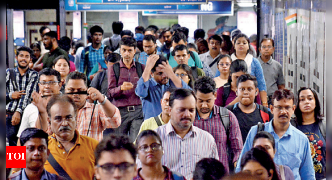 Metro Railway: 3-hour Metro disruption leaves passengers in lurch ...