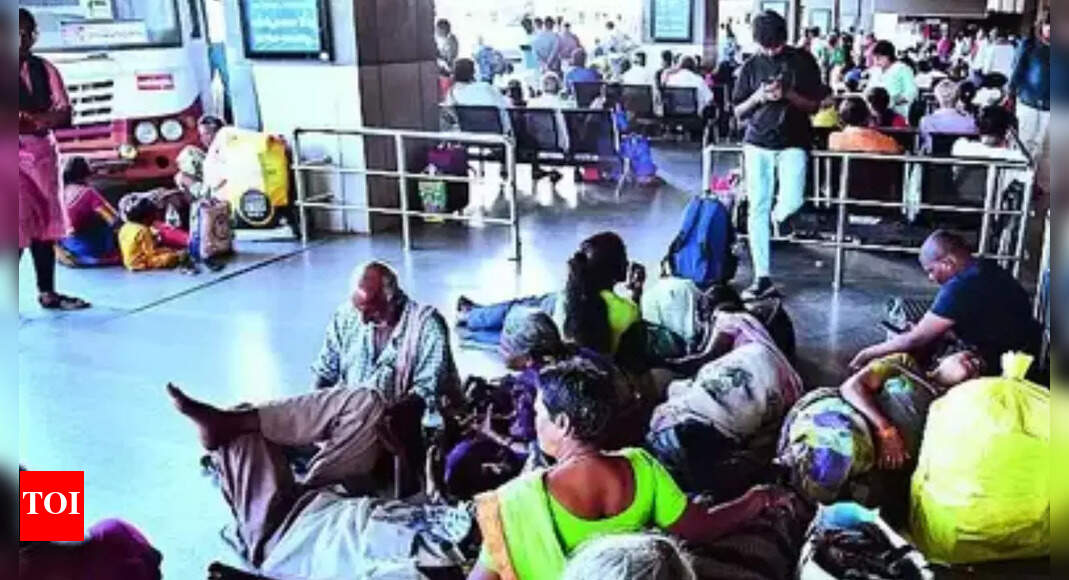 Commuters Stranded: Commuters Stranded At Various Places As Bus ...