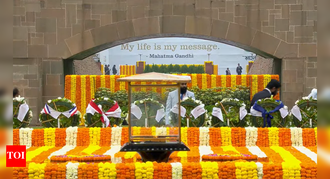 G20 leaders arrive at Rajghat to pay homage to Mahatma Gandhi | India ...
