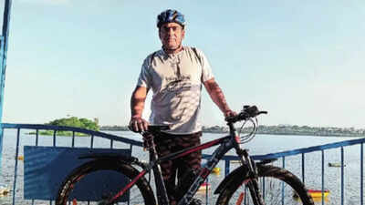 Green crusader pedals into Mumbai with a mission to fight climate ...