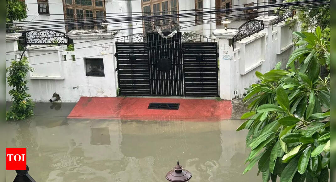 Lucknow Rains: Heavy rain lashes Lucknow, waterlogging reported in several areas | Lucknow News ...