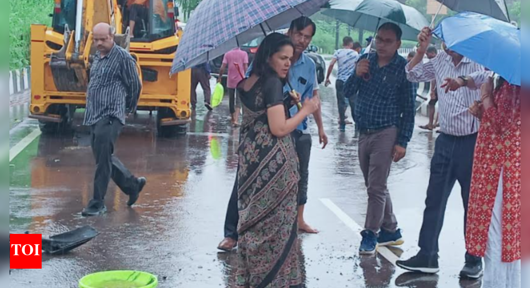 Lucknow weather news today: Following overnight rains, road near 1090 ...