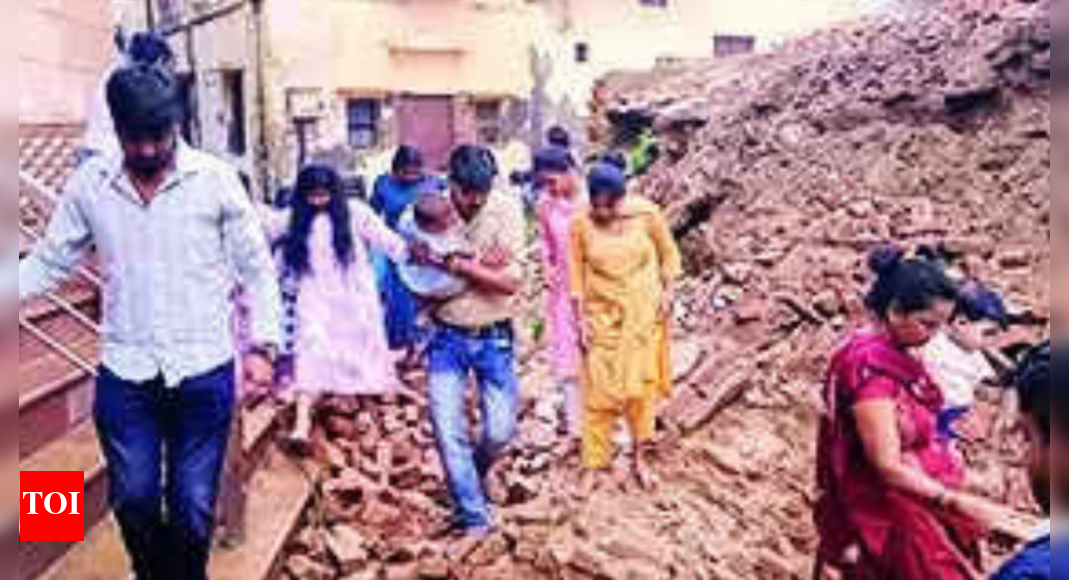 Wall collapses near Banke Bihari temple, 2nd incident in 1 month | Agra ...