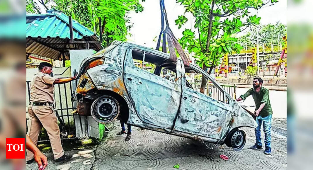 Sion Flyover: Driver Of Car Lost Control After Sion Flyover, Say Cops ...