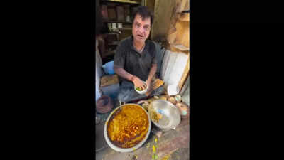 Viral: Food vendor gets angry at vlogger, sparks a debate on the ...