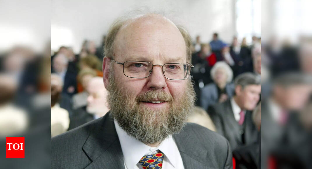 Ian Wilmut: The scientist, who cloned Dolly the sheep, passes away at ...