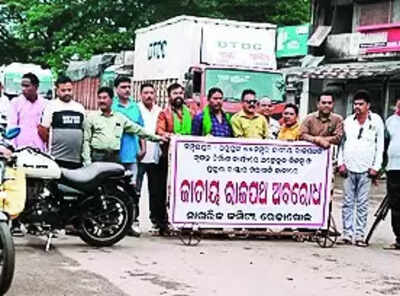 NH-55: Locals Block Nh-55 Over Poor Upkeep | Bhubaneswar News - Times ...