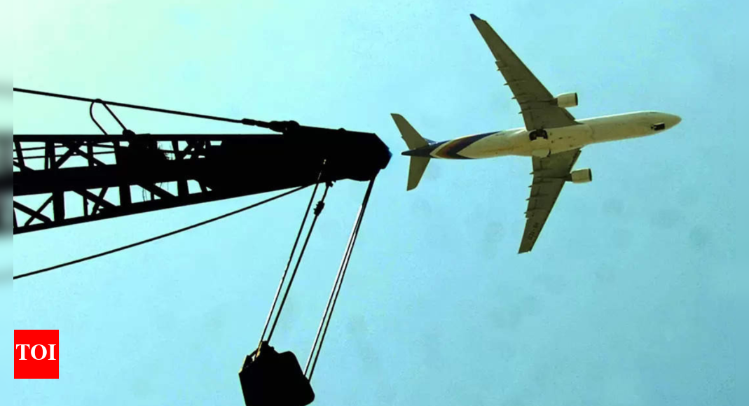 Flights start landing on Delhi airport's fourth runway | Delhi News ...