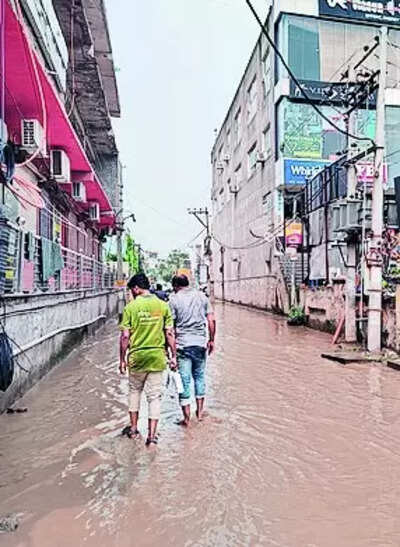 Waterlogging: Zirakpur Under Water After Brief Spell Of Rain ...