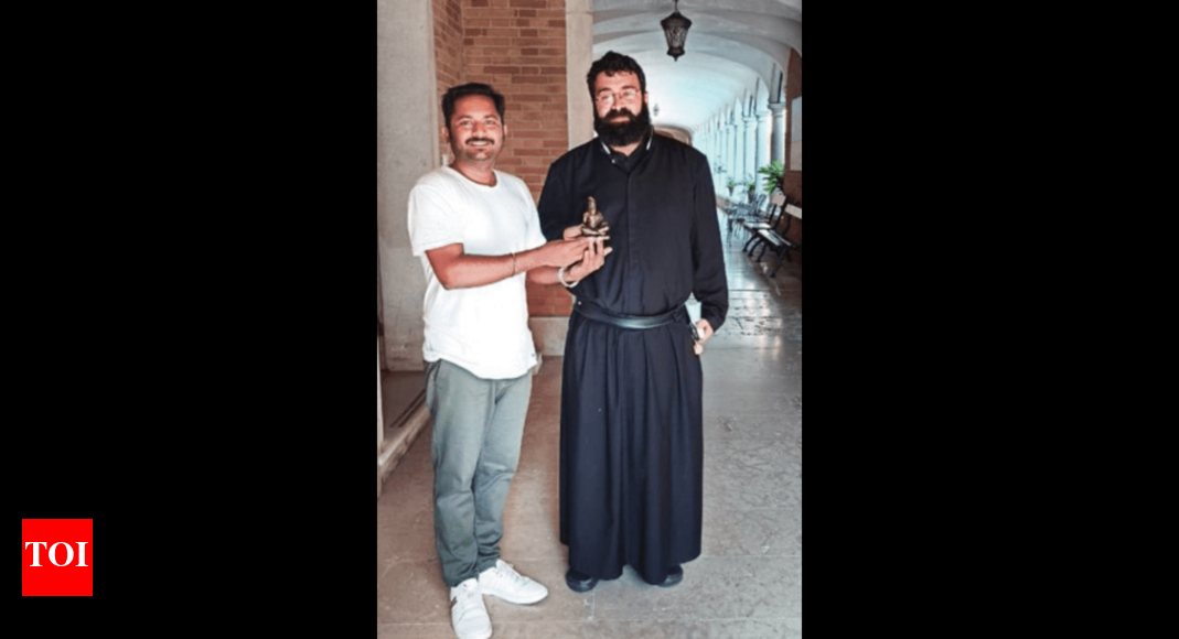 Tamil scroll scripts story of India, Italy, saint and swami | Chennai News - Times of India