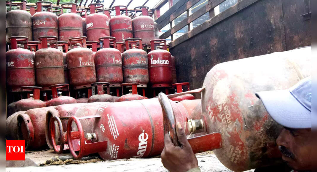 PM Ujjwala Yojana Scheme: 75 lakh new LPG connections for poor to cost ...