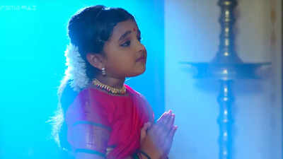 Manimuthu: Kavya suspicious of Manikutty's prayer song - Times of India