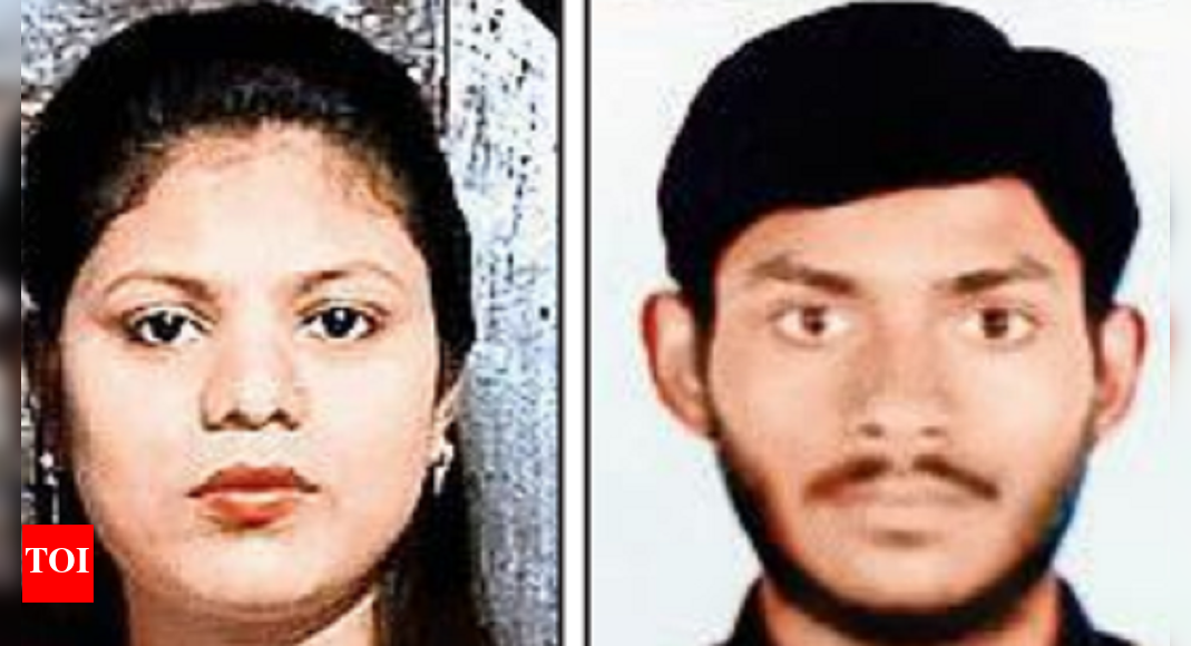 Ex-lover stabs 20-yr-old to death in public in Surat | Surat News ...