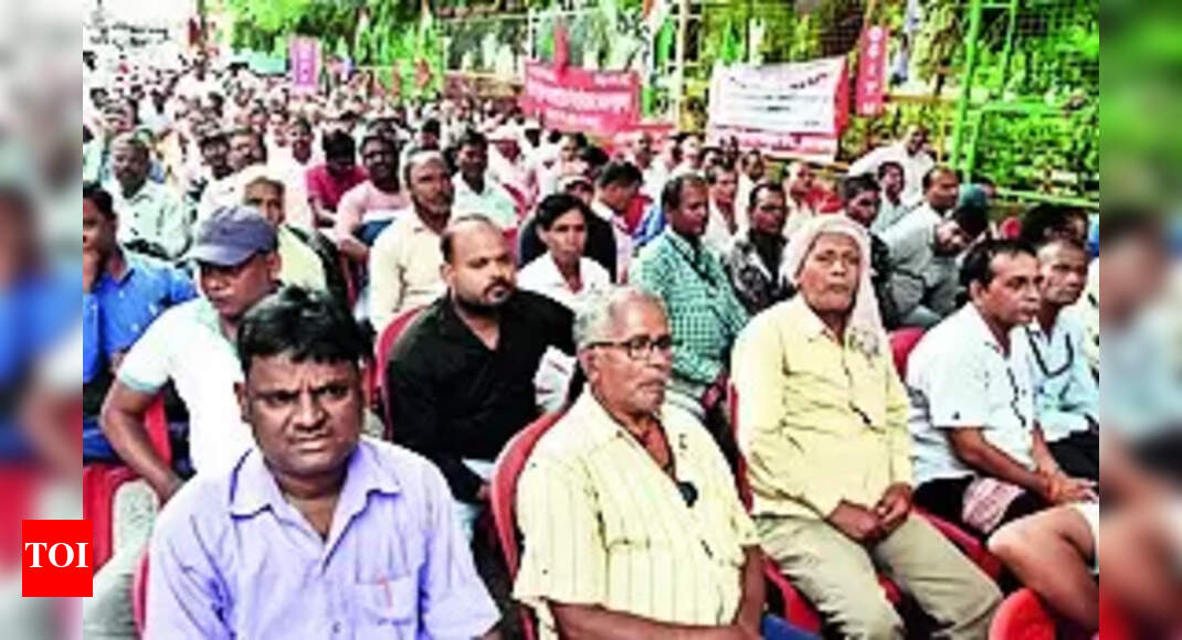 HEC Staff: Hec Staff March To Raj Bhavan For Psu Revival | Ranchi News ...