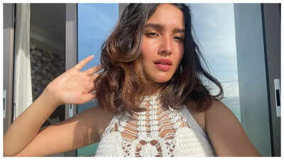 Anikha Surendran's sun-kissed selfie: 'Looking at You' | Malayalam ...