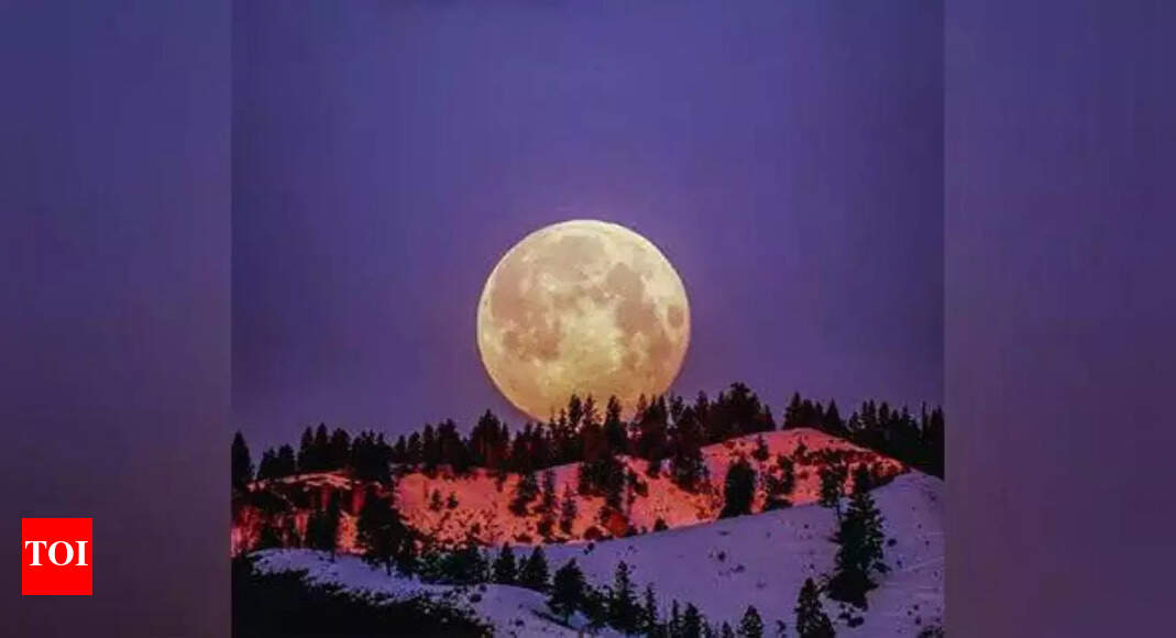 Moon: Chandrayaan-1: Data suggests electrons from Earth forming water ...