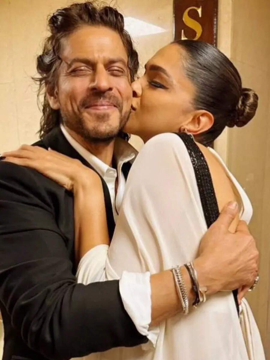 Jawan Event: Deepika Padukone In Gorgeous Sabyasachi Saree, SRK's New ...