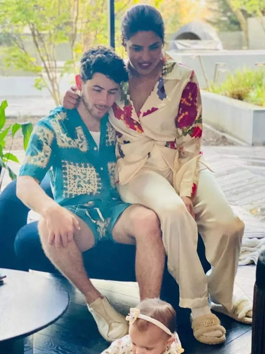 Nick Jonas's Precious Pics With Priyanka, Malti Prove He Is Ultimate ...