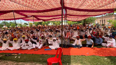 Farmer body holds rally at Attari, demands resumption of trade between ...