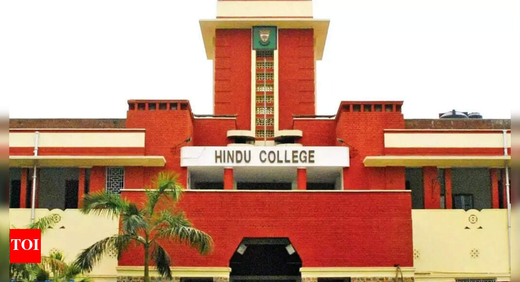 Hindu College students allege lathicharge on day three of strike, cops ...