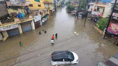 10 inches of downpour: Torrential rain torments Indore | Indore News ...