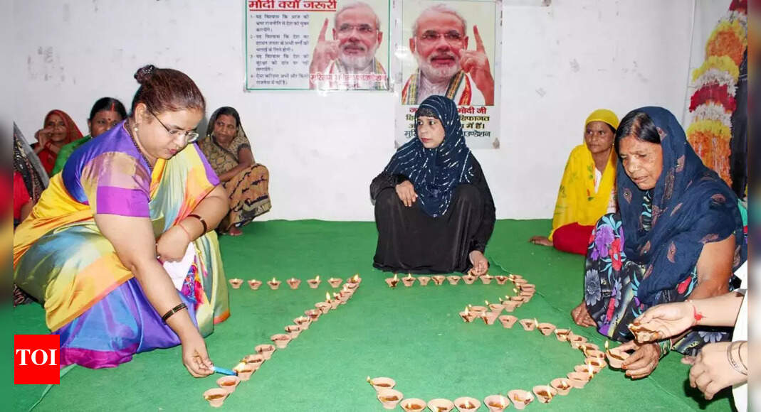 Varanasi: Muslim women celebrate PM Modi's birthday, light 73 earthen ...