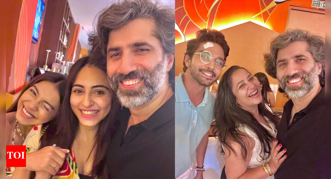 Sumit Kaul shares pictures with Harsh Rajput, Niyati Fatnani, Simran Budhrup at the reunion of ...