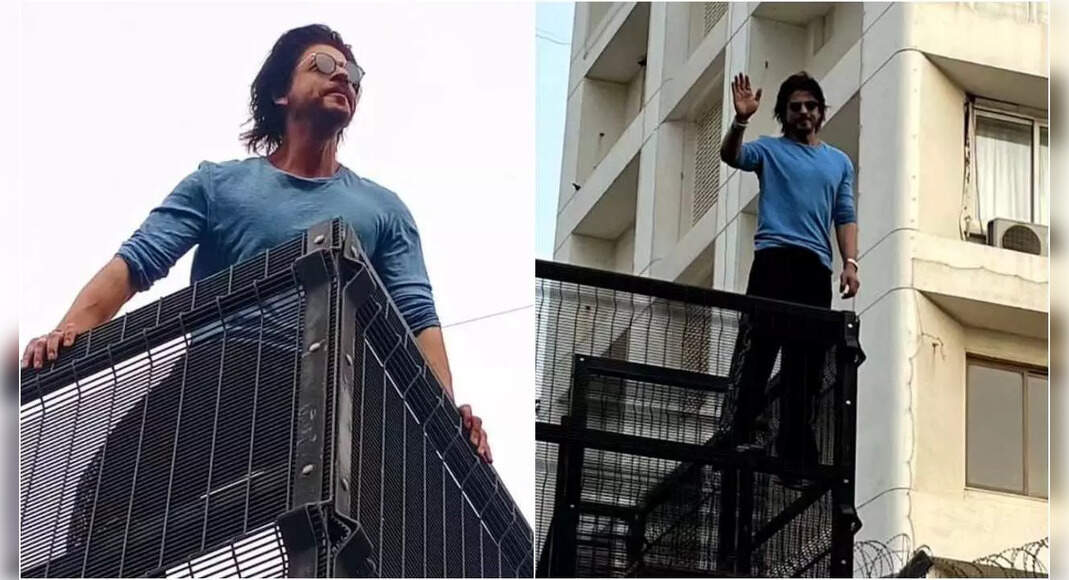 Shah Rukh Khan Greets Fans Outside Mannat After Success Of Jawan
