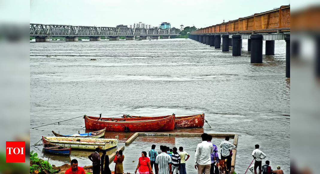 Bharuch Drowns In Flood From Rain And Dam Release | Surat News - Times ...