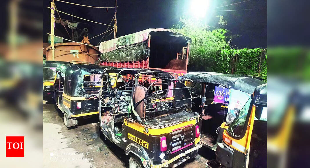Five Autorickshaws Set Ablaze By Miscreant In Janata Vasahat | Pune News - Times of India