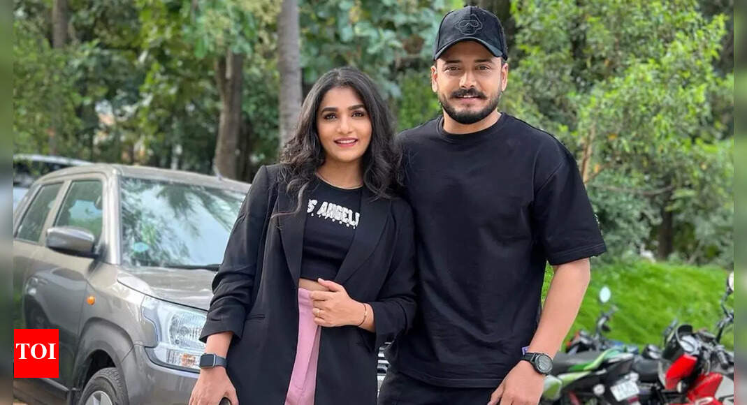 Rumored couple Aravind KP and Divya Uruduga propose for the first time on 'Family Gangstars ...