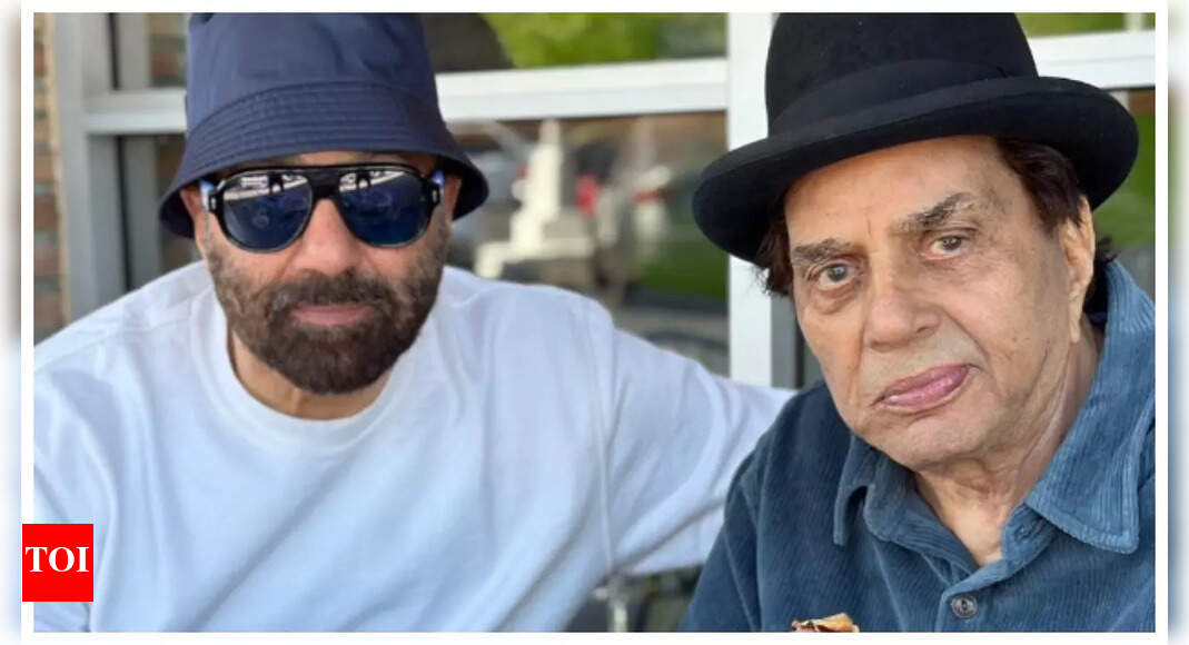 Post 'Gadar 2' success, Sunny Deol enjoys a pizza party with father Dharmendra; Esha Deol REACTS ...