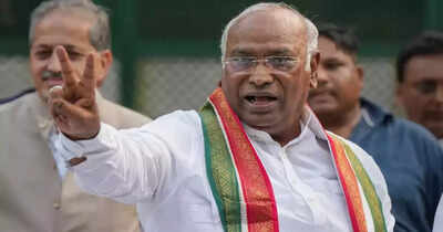 Kharge: Unite and overthrow 'dictatorial' govt to save democracy: Kharge to Congress leaders ...
