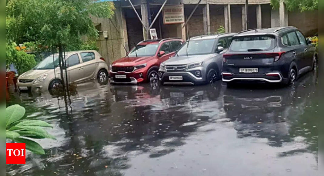 Drain overflows after rain, water floods roads and enters houses ...