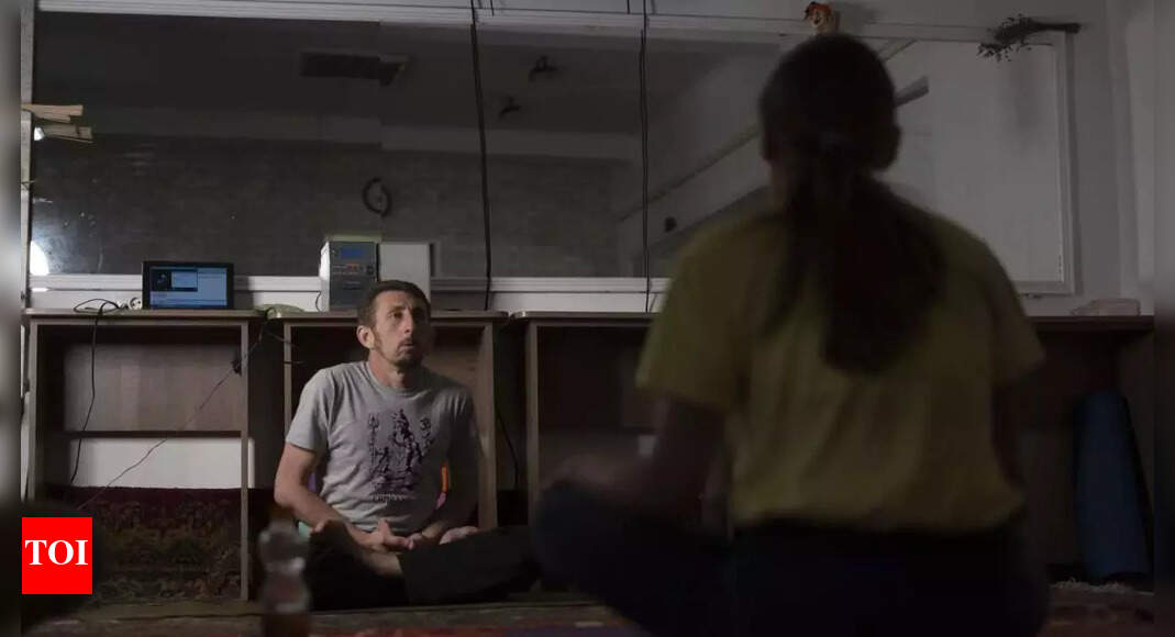 Chaos: Yoga in a basement helps people in a Ukrainian front-line city ...