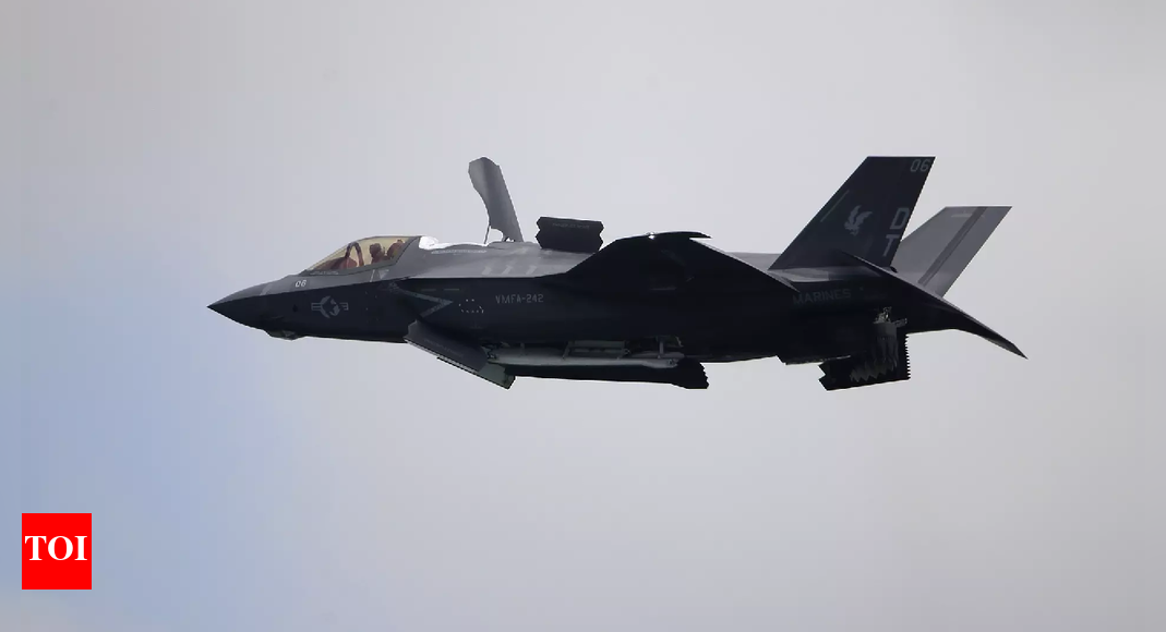 Fighter Jet: F-35 fighter jet goes missing after pilot ejects in in ...