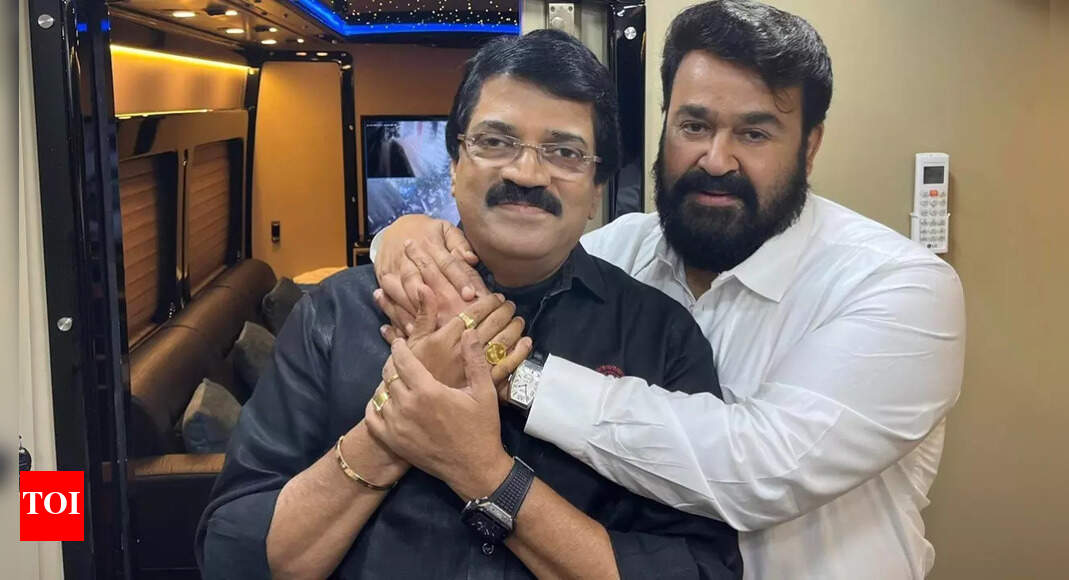 MG Sreekumar is all excited after meeting buddy Mohanlal, says 'Love ...