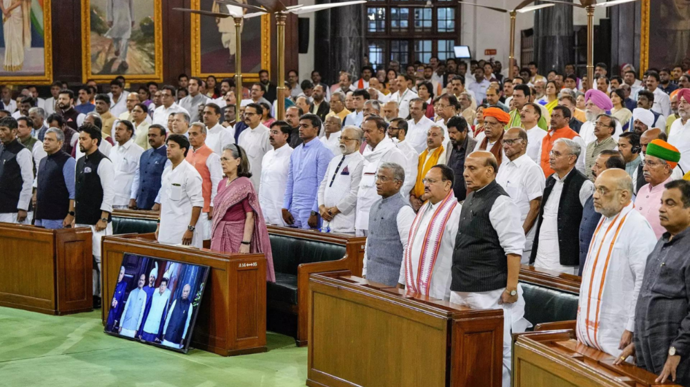 'Samvidhan Sadan': MPs turn up in myriad colours for farewell pic at ...