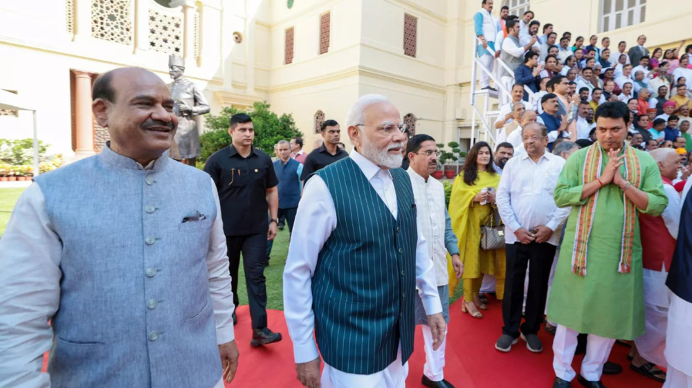 'Samvidhan Sadan': MPs turn up in myriad colours for farewell pic at ...