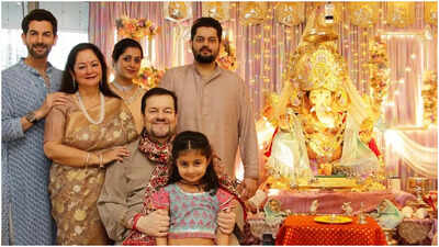 Neil Nitin Mukesh celebrates Ganesh Chaturthi with familly at Mumbai ...