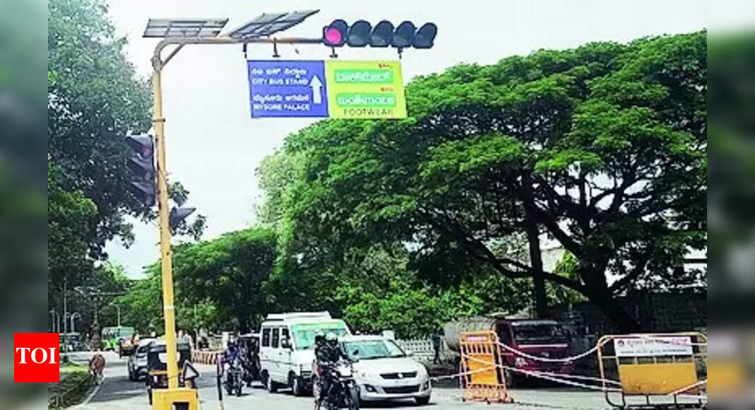 Traffic Signal: Illegal Advt Boards Fixed On Traffic Signal Light Poles ...