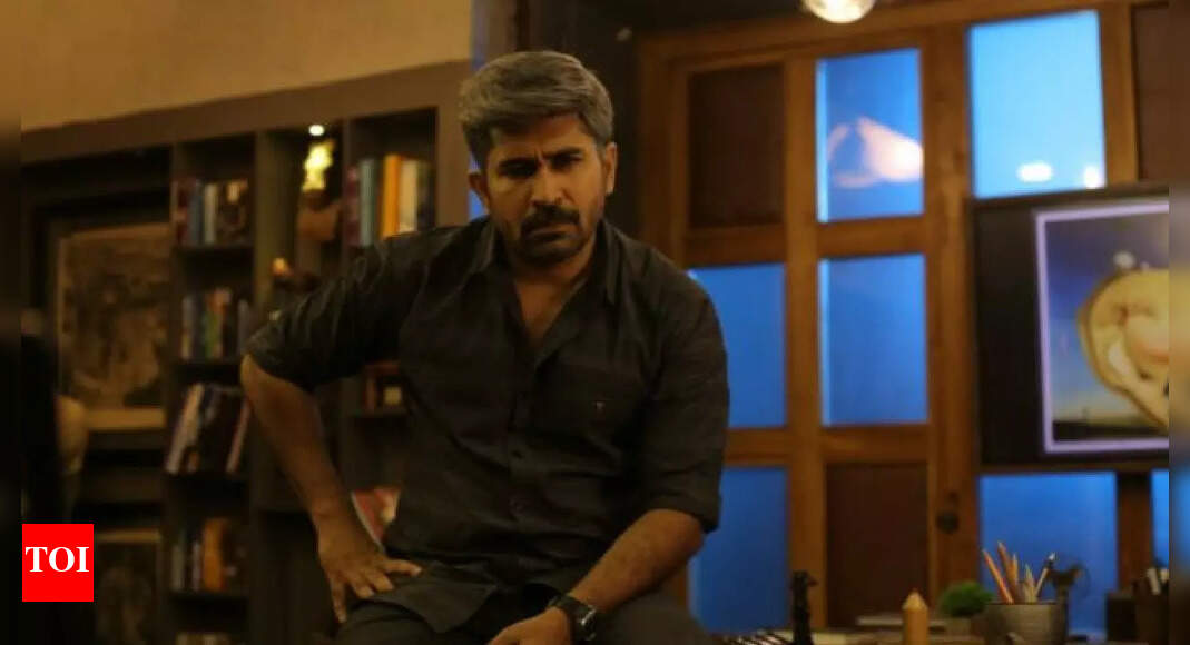 Dhananjayan attends Vijay Antony’s daughter Meera’s funeral, says the actor refuses to even have ...