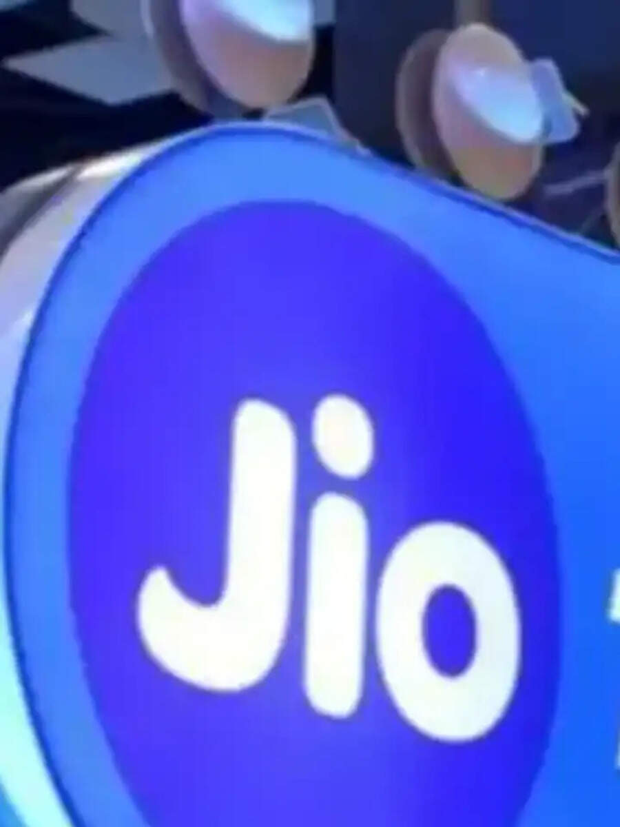 Jio AirFiber vs JioFiber: A detailed comparison | Gadgets Now