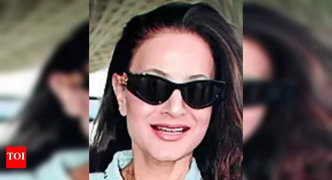 Cheque Bounce: Witness In Ameesha Patel Cheque Bounce Case Quizzed | Ranchi News - Times of India