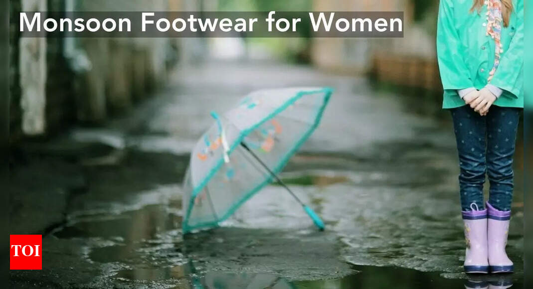 Monsoon Footwear for Women: Shoes for women by brands like Bata, Crocs ...