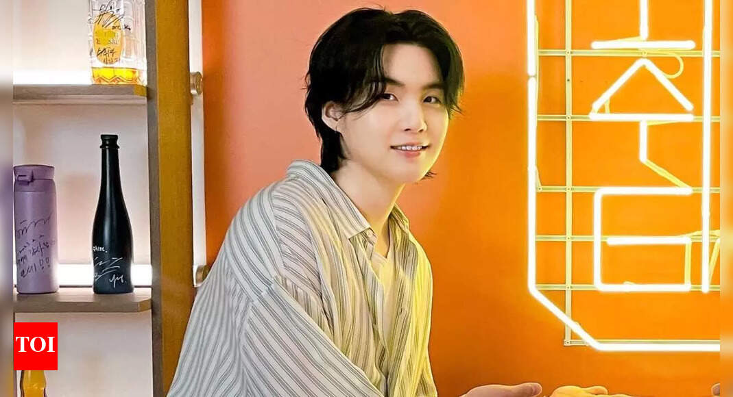 BTS member Suga says goodbye to the ARMY as he leaves for his mandatory military enlistment | K ...